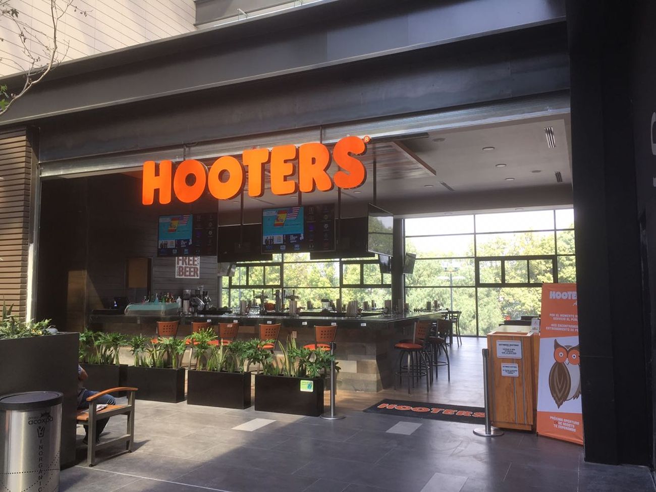 16th Hooters Location in Mexico Opens in Mexico City ...